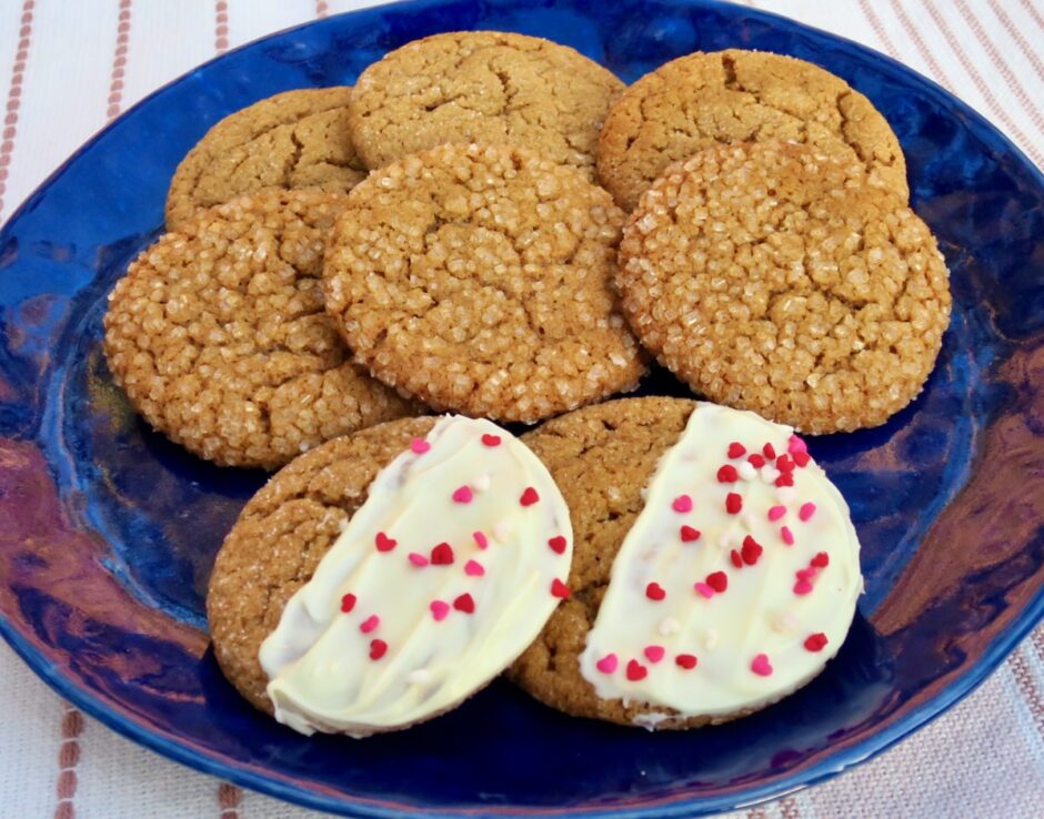 Crisp Molasses Cookies - My Lilikoi Kitchen