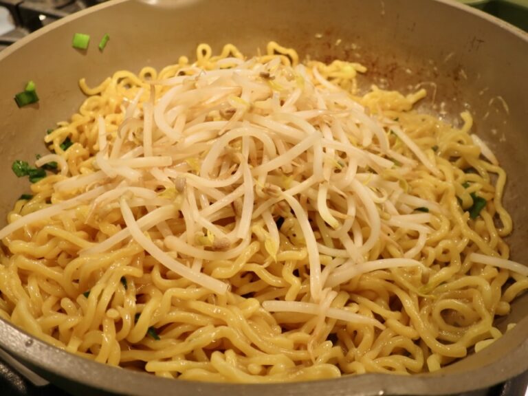 Dry Mein with Crunchy Bean Sprouts & Chili Crisp - My Lilikoi Kitchen